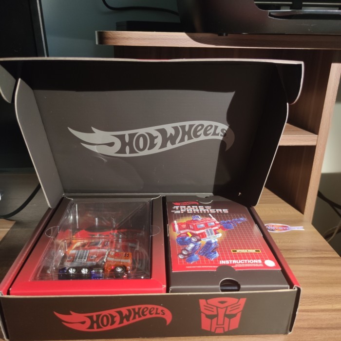 Hot wheels transformers rlc optimus prime mattel creations convention ...