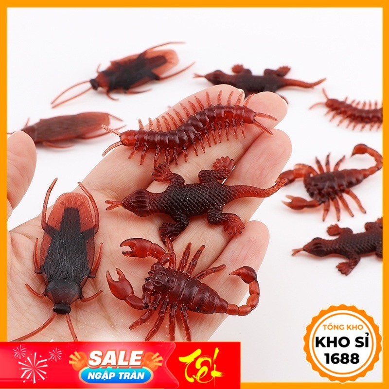 Fake insects of cockroaches, centipedes, scorpions, geckos, flexible ...