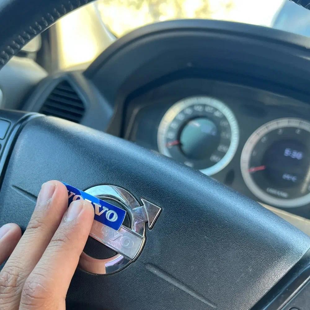 Blue Steering Wheel Sticker 46mmx11mm Car Badge Sticker For Volvo XC90 ...