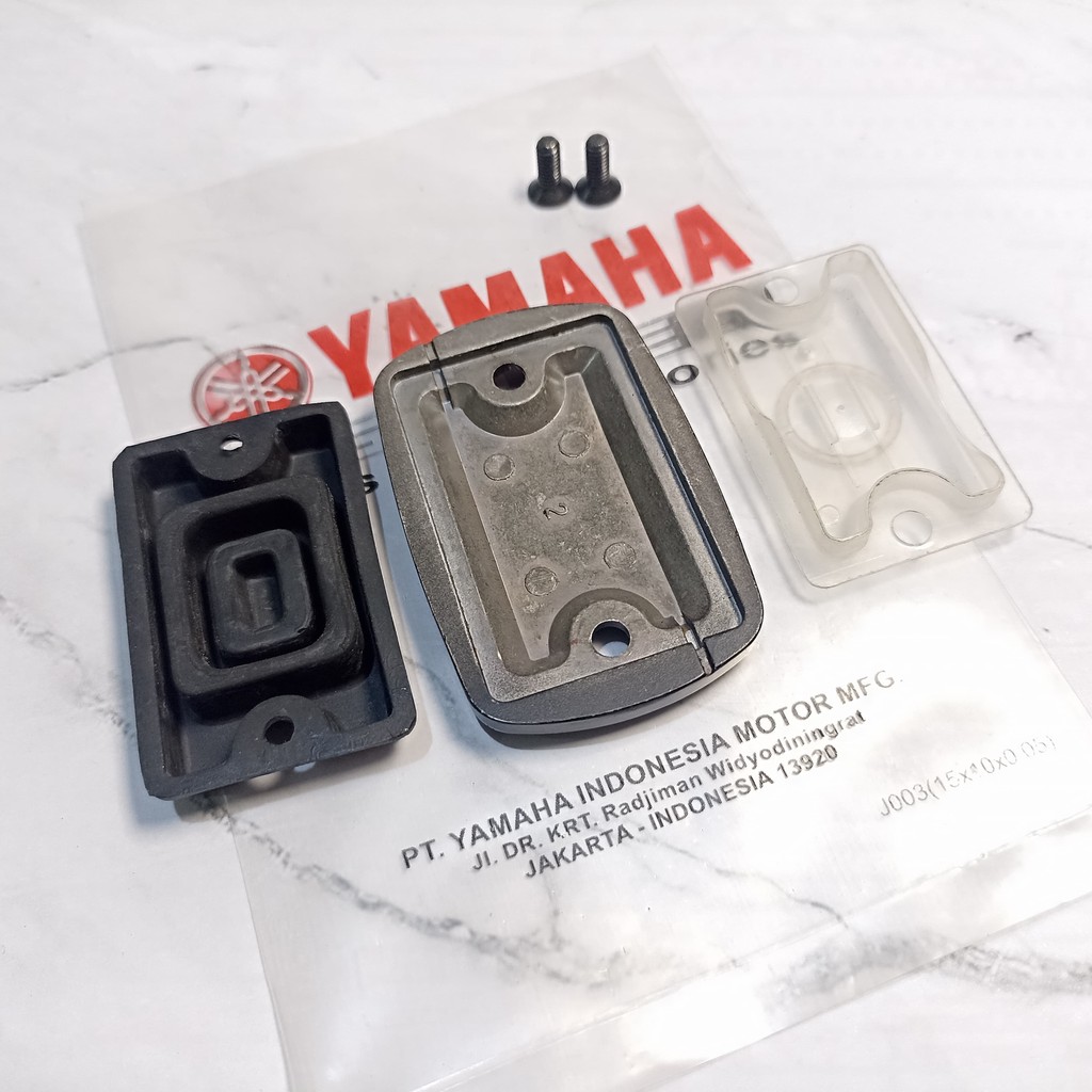 Close the brake fluid tank reservoir with the Yamaha Xmax R25 MT25 ...