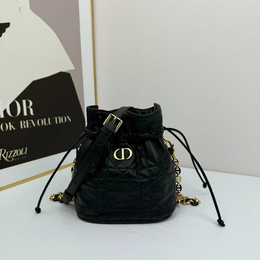 Dior 30 Montaigne Adjustable Shoulder Strap Drawstring Opening Closing ...