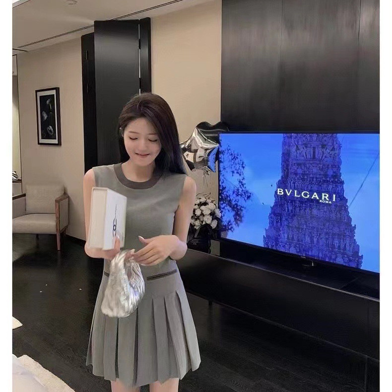 Thom Browne Source New Classic Color Block Women's Pleated Sleeveless ...