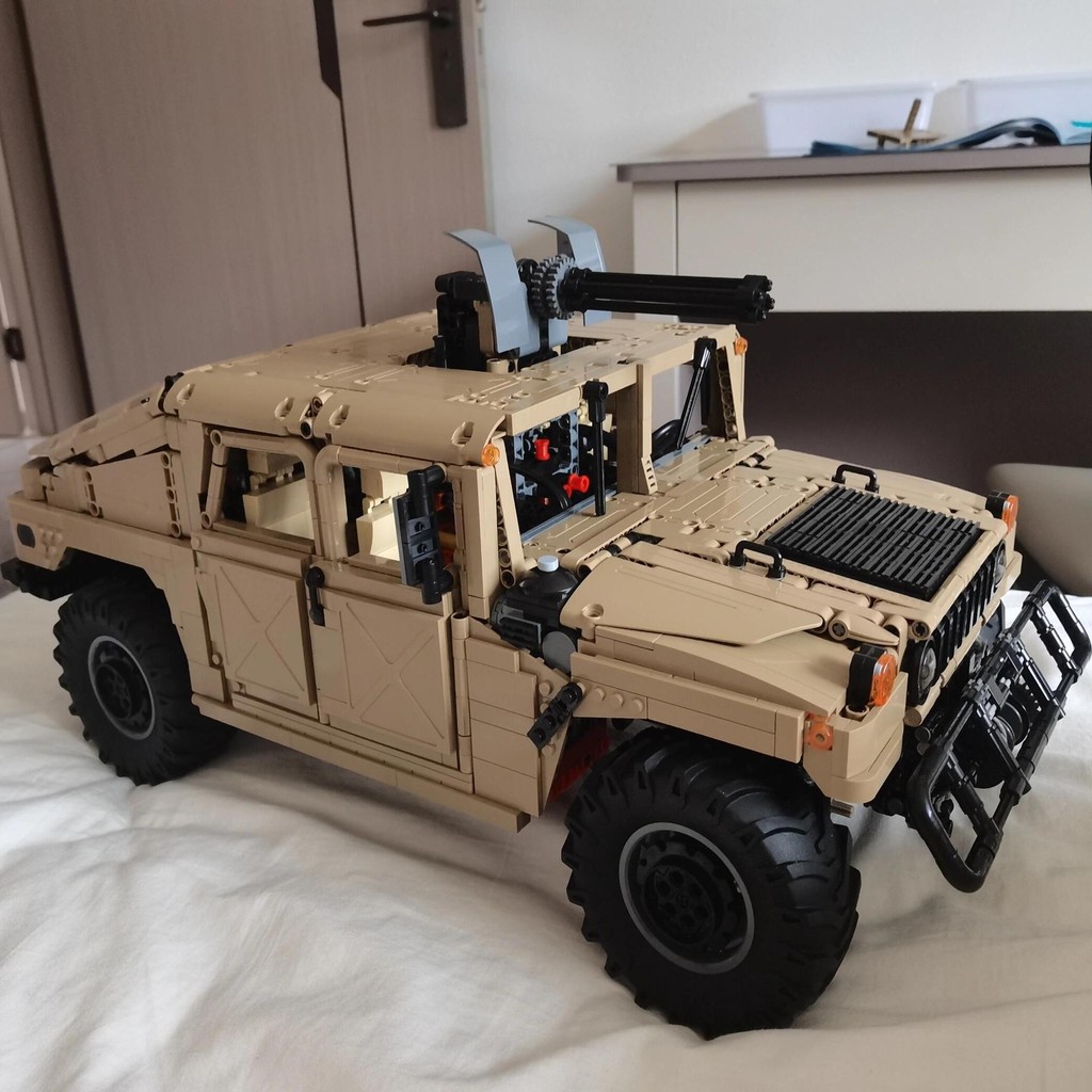 Double Eagle Hummer H1 Off-Road Vehicle Military Special Forces Rescue ...