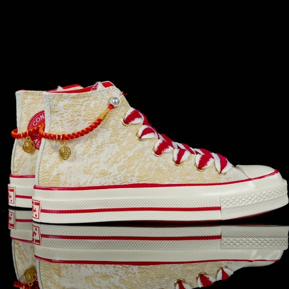 VERS Snake Year 2025 Golden Snake Pattern Classic Red Star Fortune ...
