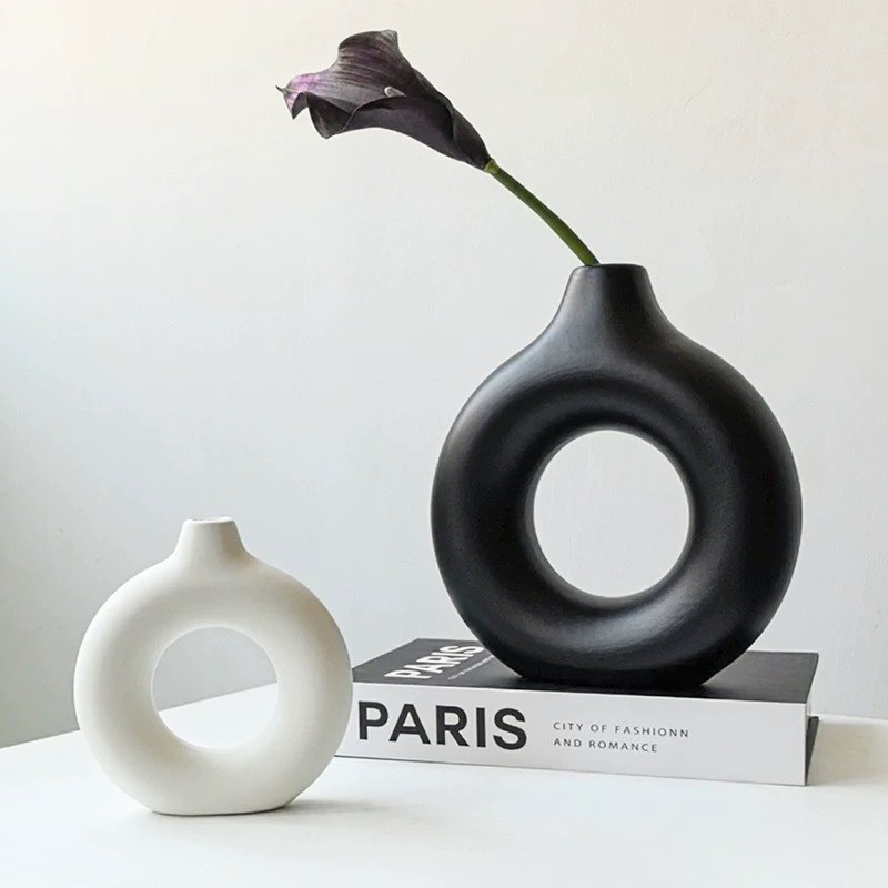 Simple Black Vases Donut Shaped Nordic Modern Plastic Decorative Vases ...