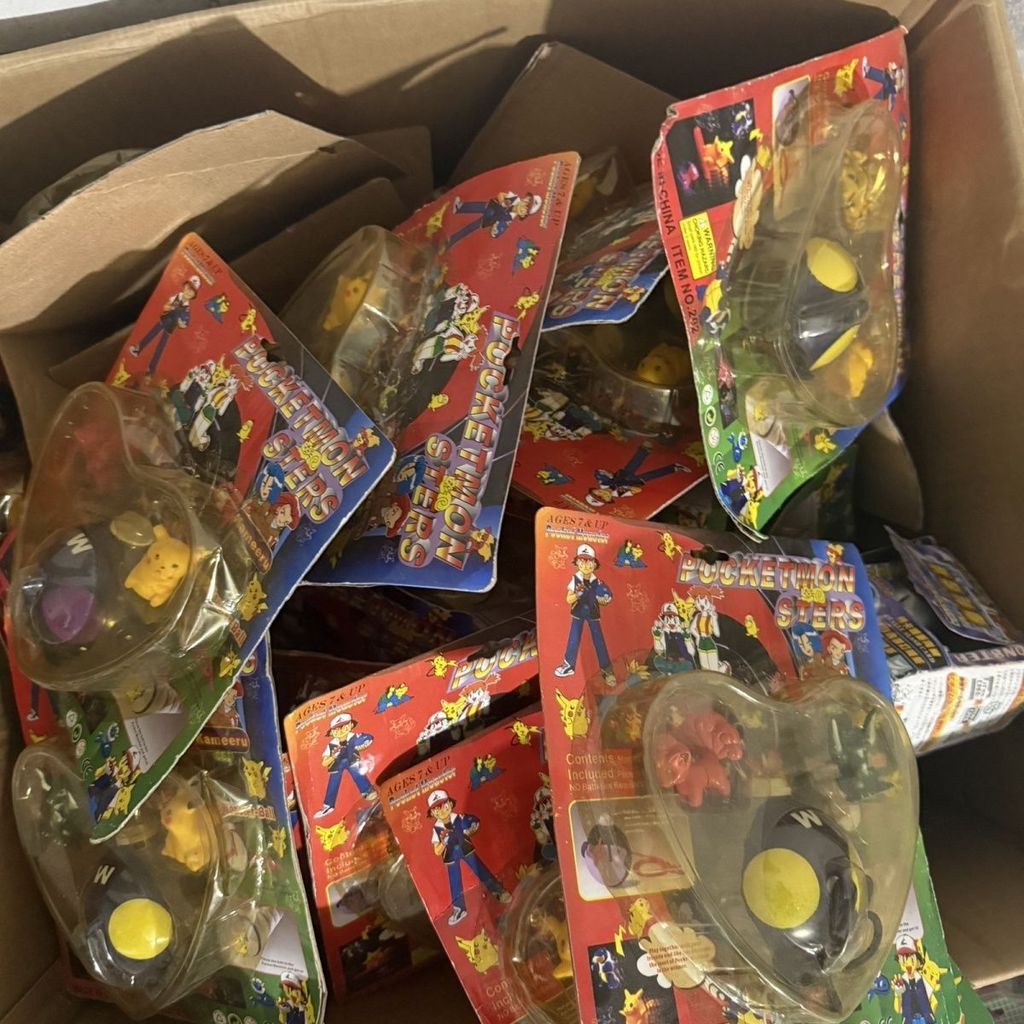 Domestic Old d Pokémon Poké Ball Set Random One Type | Shopee Philippines