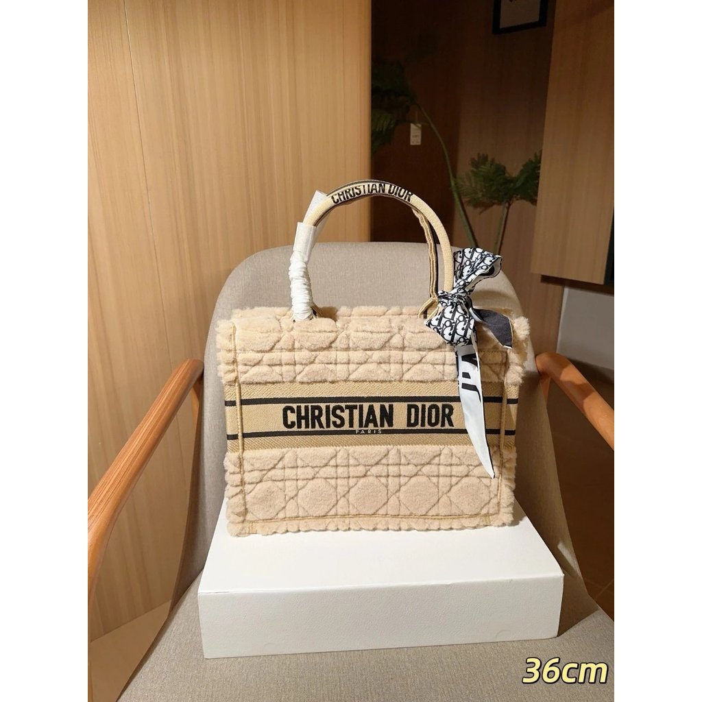 DIOR Gift Box Packaging Delivery Silk Scarf New tote New Tote Lamb Wool ...
