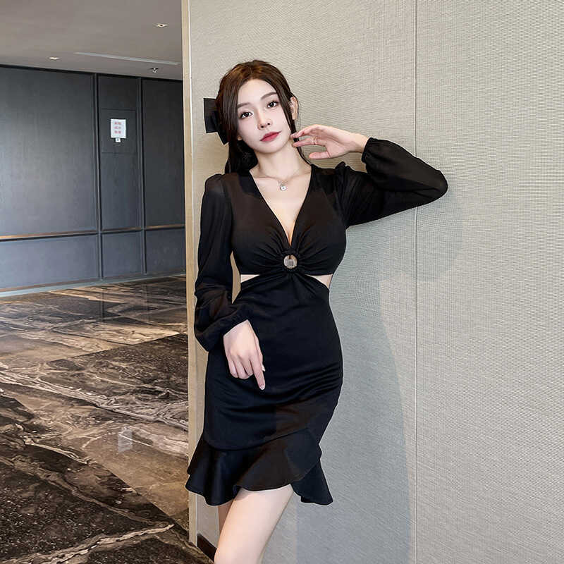 Sexy Low Cut, Hip Hugging, Ruffled Edge Dress, Night Time Foot ...