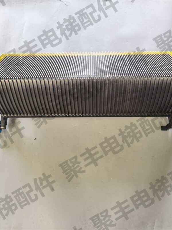 Escalator steps with curved surface and five yellow borders 600 800 ...