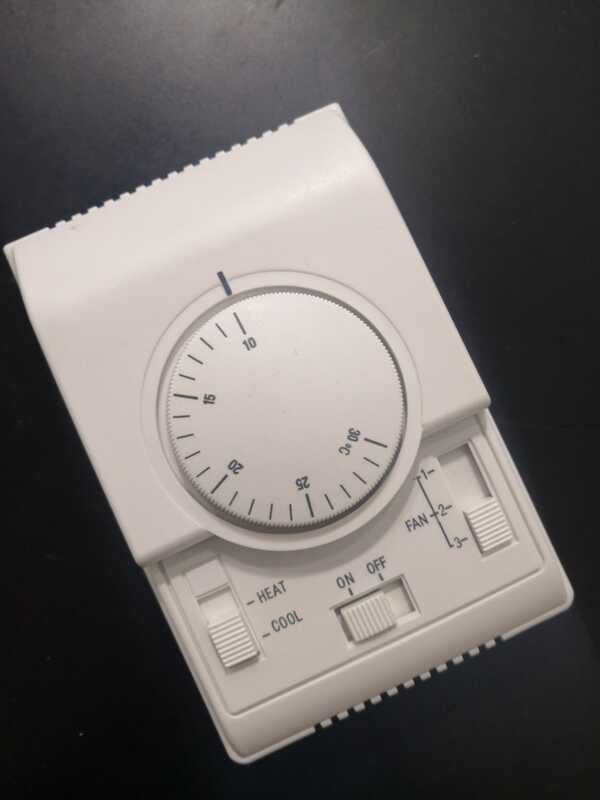 Central air conditioning temperature control panel temperature ...