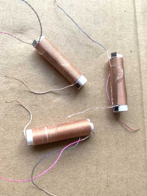 Magnetic rod coil FM/AM antenna coil suitable for new radio. As shown ...