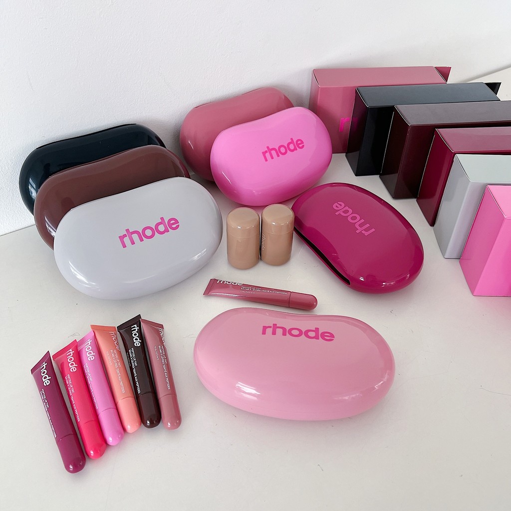 Rhode Hayley has the same limited gift box bag, cosmetic bag, storage ...
