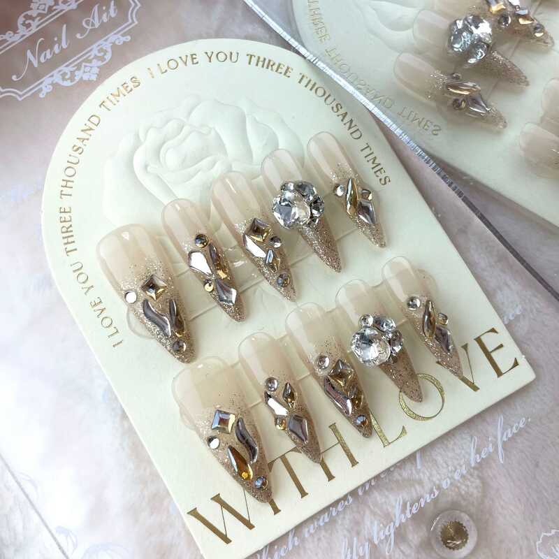 Ginawa ng kamay ng Pearl Sparkle False Nails Paillette Powder na may ...