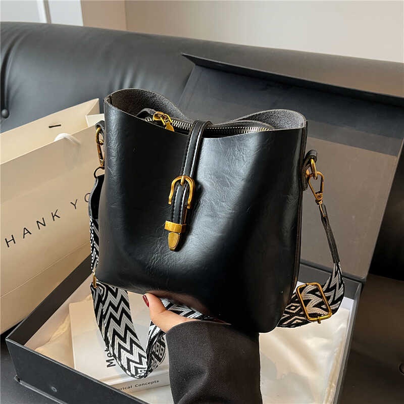 Hifashion Wide Strap Bucket Maliit na Crossbody Bags Para sa Kababaihan ...