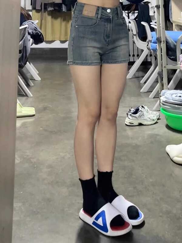 Pear d figure, slightly overweight girl, high waist, hip hugging shorts ...
