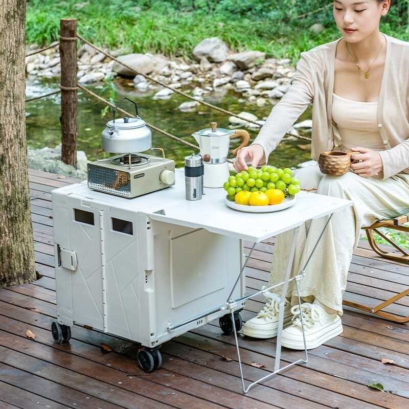 Kaseta camping labas may talahanayan sa tuktok, pagbili bahay, gumuhit kamay, campsite, kareta ...