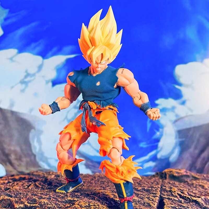 Shangi Cape** SHF Dragon Ball Z Battle-Damaged Goku Super Saiyan ...