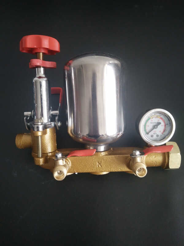 Three plunger outlet chamber with pressure regulating valve Pressure ...