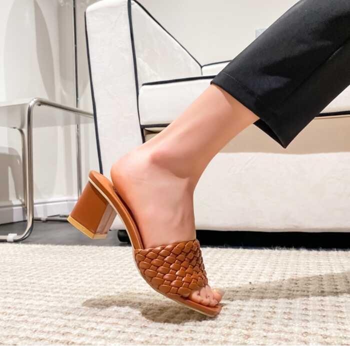 Mga sandali ng mga kababaihang may mataas na takong sa Japanese fashion ...