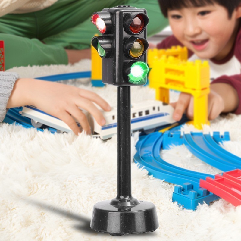 Funny Plastic Traffic Light Model - LED Pretend Play Signal Lamp Toy ...