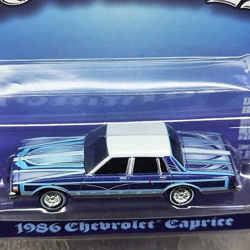 1:64 Scale Diecast 1986 Caprite Sedan Alloy Simulation Car Delicacy ...