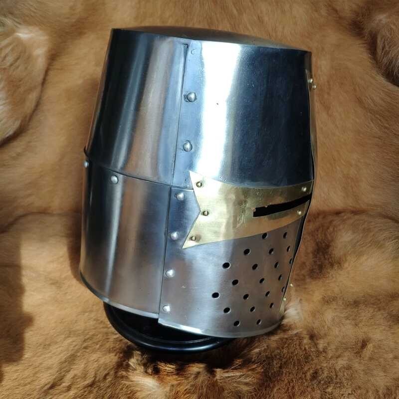 Pagdiriwang Ng Mideval Crusader Knight Helmet Halloween Party Nighclub ...