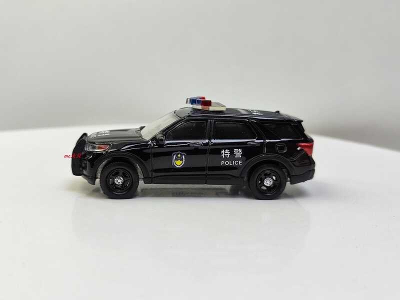 1: GreenLight 64 2025 Ford Explorer police car special police triangle ...