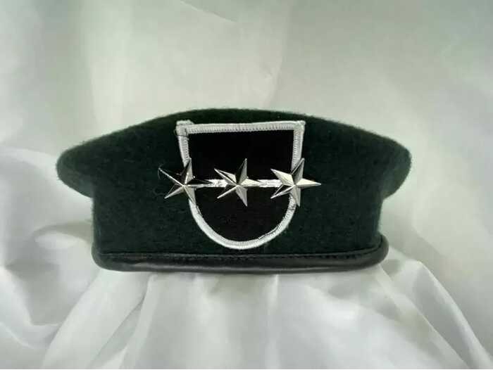 Army 5Th US Special Forces Group Blackish Green Beret 3Star Lieutenant ...