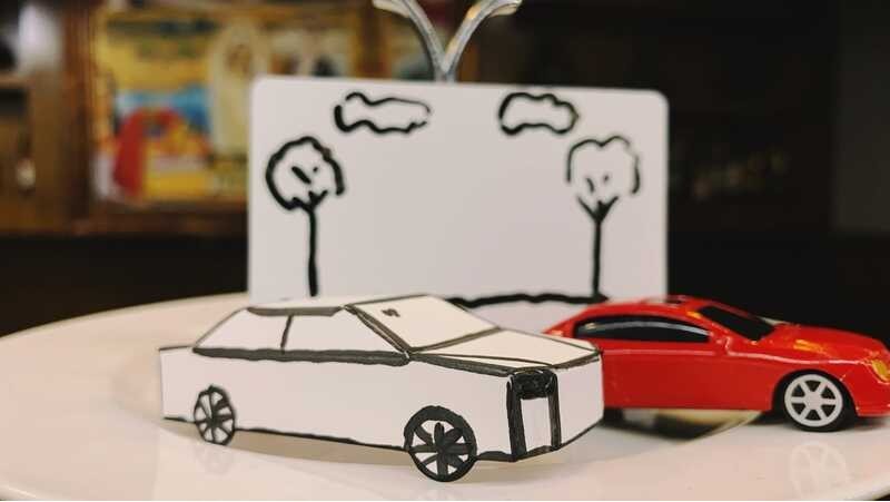 Pagpapakita Ni Ng Hyde Ren Magic Tric Card Sa Paper Car Isara Ang Kalye ...