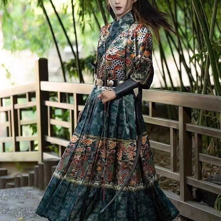 Classic Royal Guards Men Women Hanfu Ming Dynasty Kylin Python Robe ...