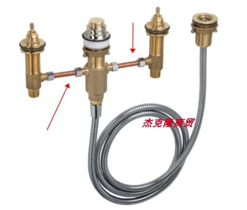 Ang mga kasangkapan Hansgrohe ay tatlong apat na butas ang bathtub ...