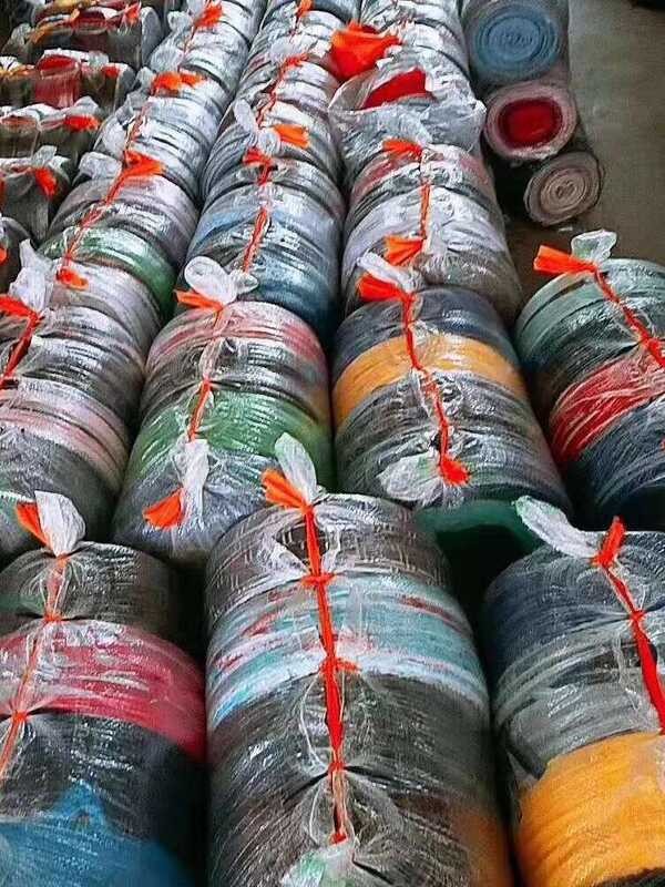 Mukhang puno prutas gumagawa lubid, damo, mga kulay tela, bulaklak ...