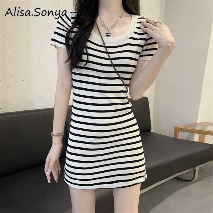Summer Alisa. Sonya Bagong Parisukat Kwelyo Ng Maikling Stripped Damit ...