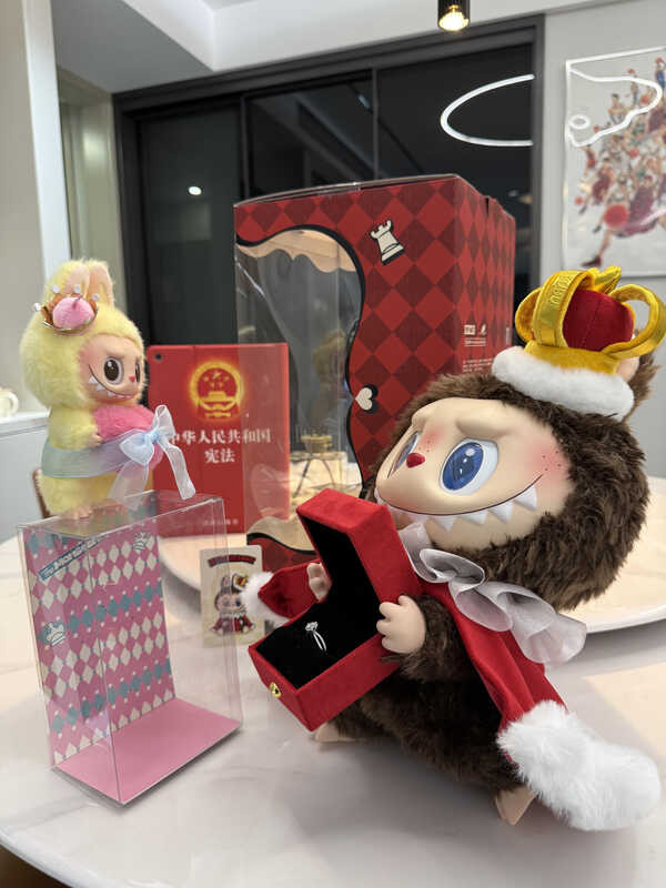 Mart LABUBU Bubble King and Queen Chess Adventure Vinyl Plush Hanging ...