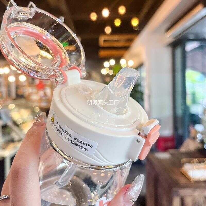 2 Tanggapan Tubig Para Sa Mga Bata, Cute Na Babae Ng Tag-Init ...