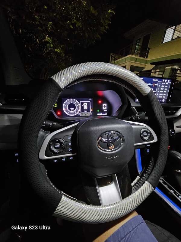 Pagmamaneho Ang Gulong Ay Kumalat Ng Puting Holographic Carbon May Itim ...