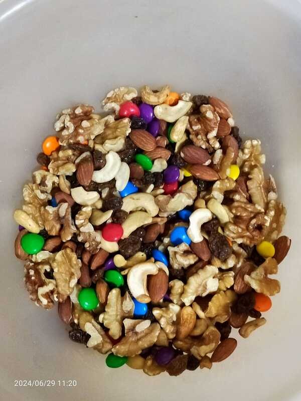 In vogue CB's 5-in-1 Basic Trail Mix (250g Jar, 500g & 1kg in ...