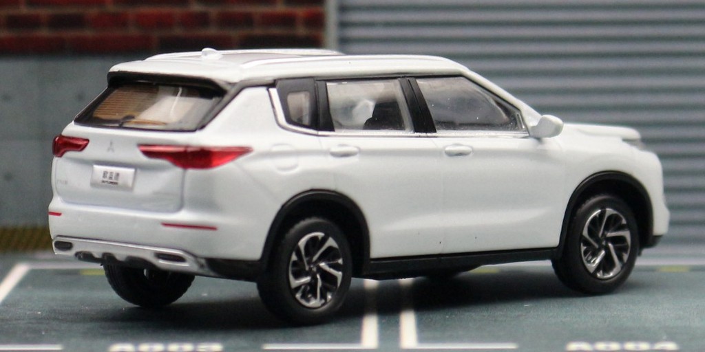 Original Model 1/64 Mitsubishi Outlander 2021 Diecast car Car Model ...