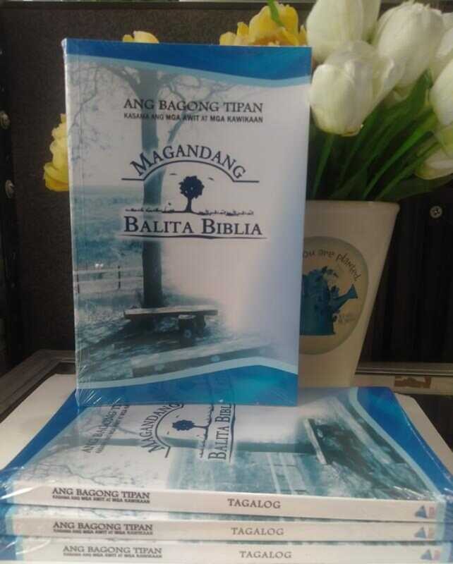 MAGANDANG BALITA BIBLIA - ANG BAGONG TIPAN, kasama ang Awit at mga Kawikaan | Shopee Philippines