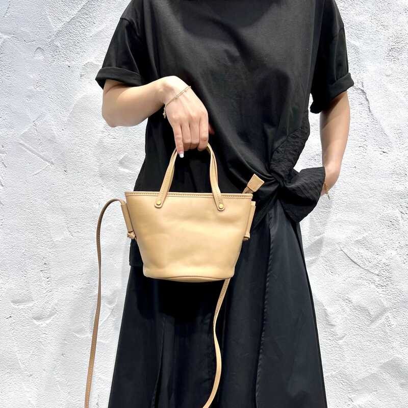 Ad Tanging Ng Mga Kababaihan Sa Katad, Handmade Vegetable Tanned Top ...