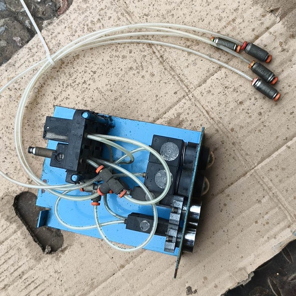 German pneumatic control box Parker Parker solenoid valve Parker button ...