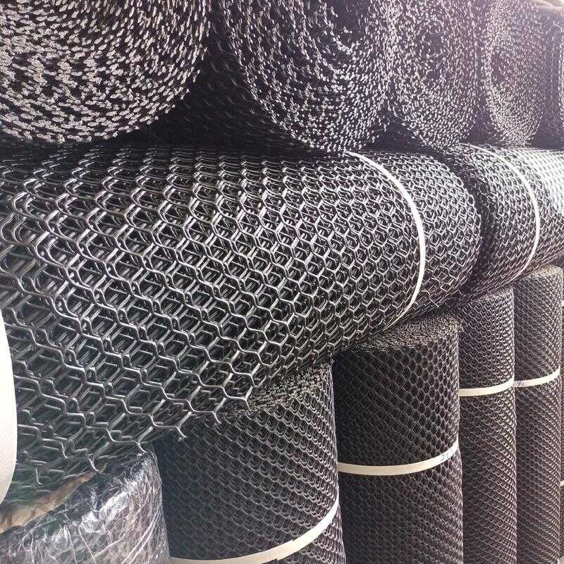 BLACK PLASTIC SCREEN 