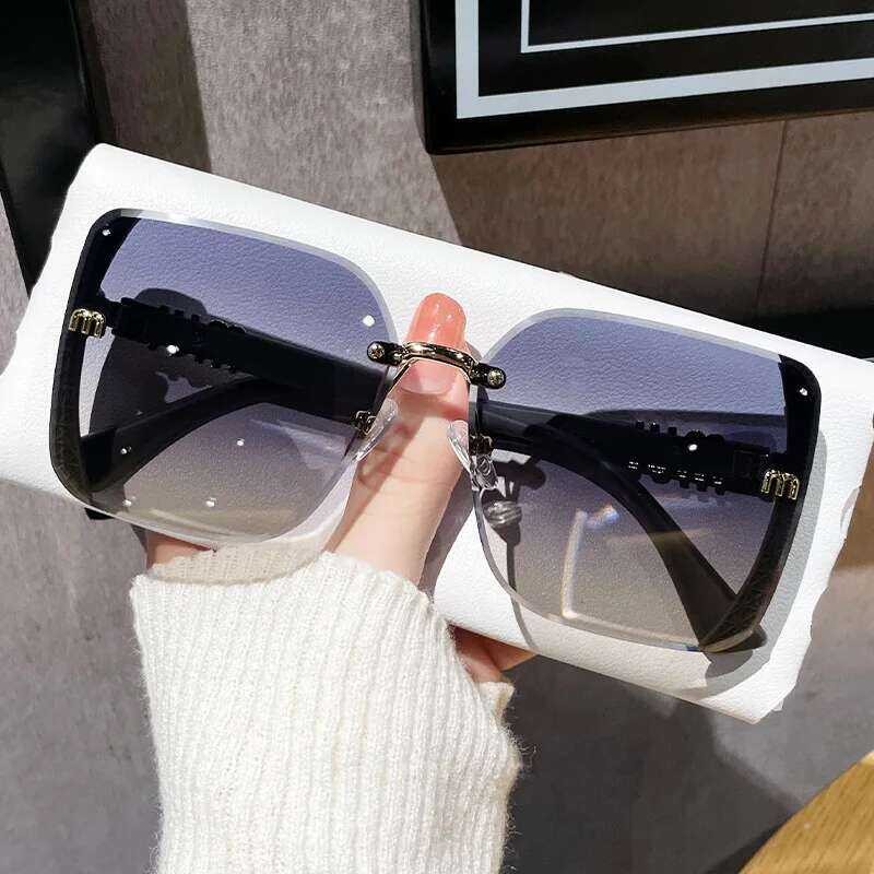 B 2024 New Fashion Cool Women Brand Letters Anti Strong Light Vintage ...