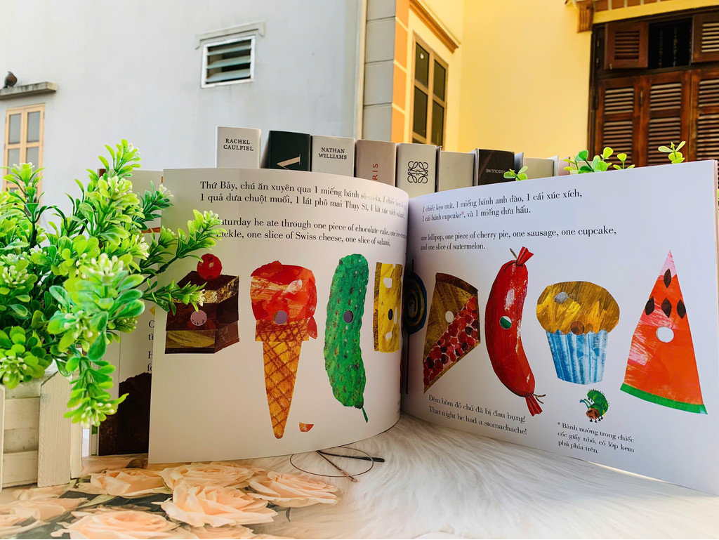 The Very Hungry Caterpillar (Bilingual Picture Book) | Shopee Philippines