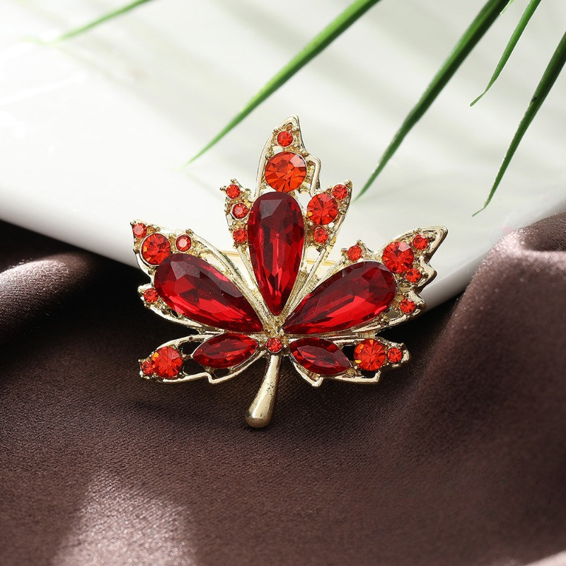 Red Maple Leaf Brooch Female High-End Sense Pin Banquet Anti-glare Suit ...