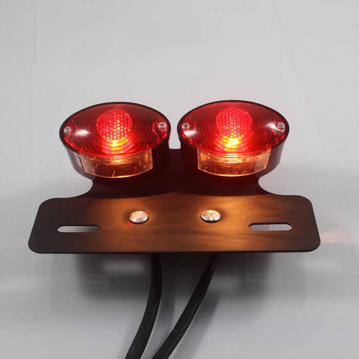 LY Ibinago Ang Motor Sa Breke Tumatakbo Ng Mga Retro Likod Na Ilaw LED ...