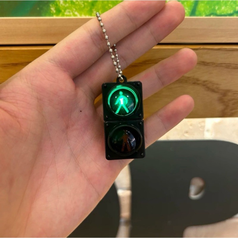 Electronic Traffic Light Keychain Bag Pendant Mini Cute Walking Light ...