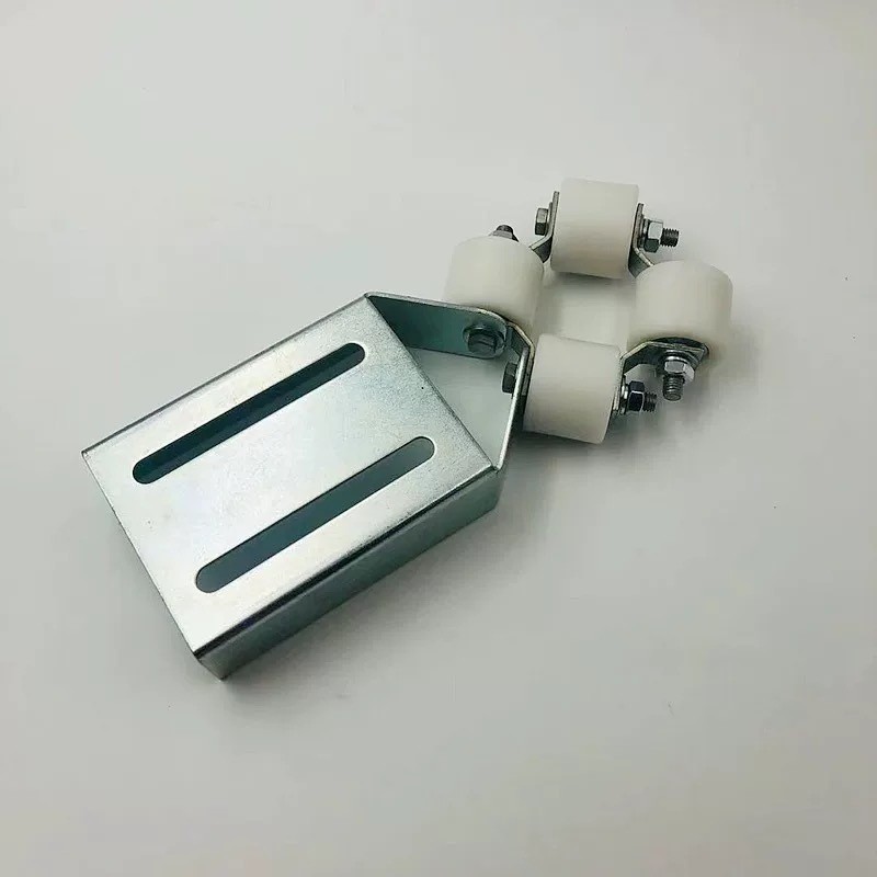 Method of guide in the chain of compensation of the elevator, wheel ...