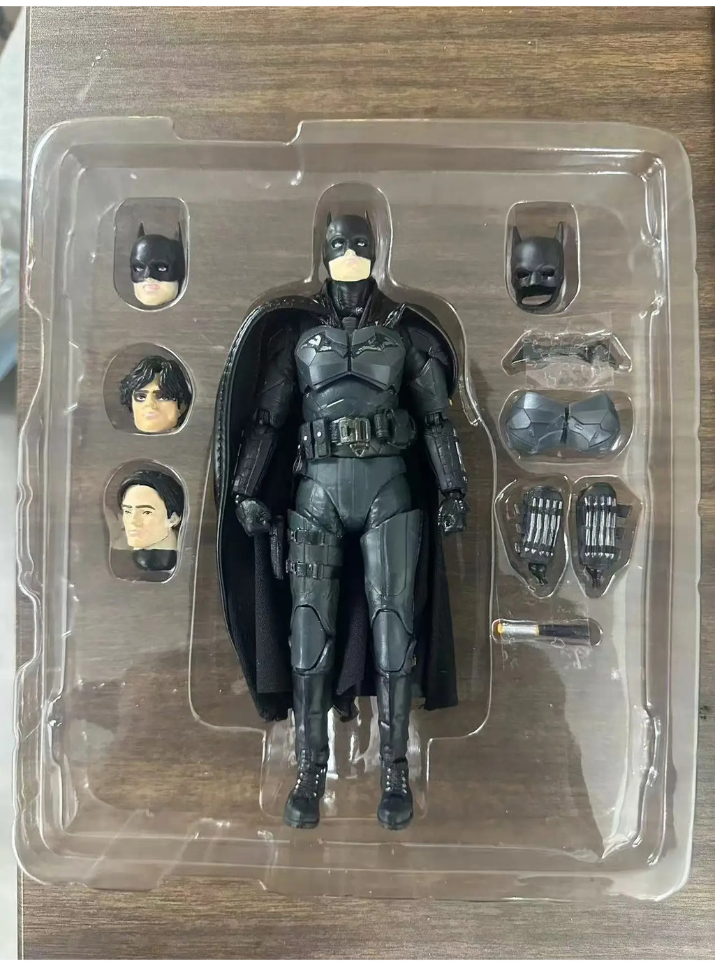 DC Toys Batman MAFEX no. 188 Robert Pattinson Movie Edition Figurine 6 ...