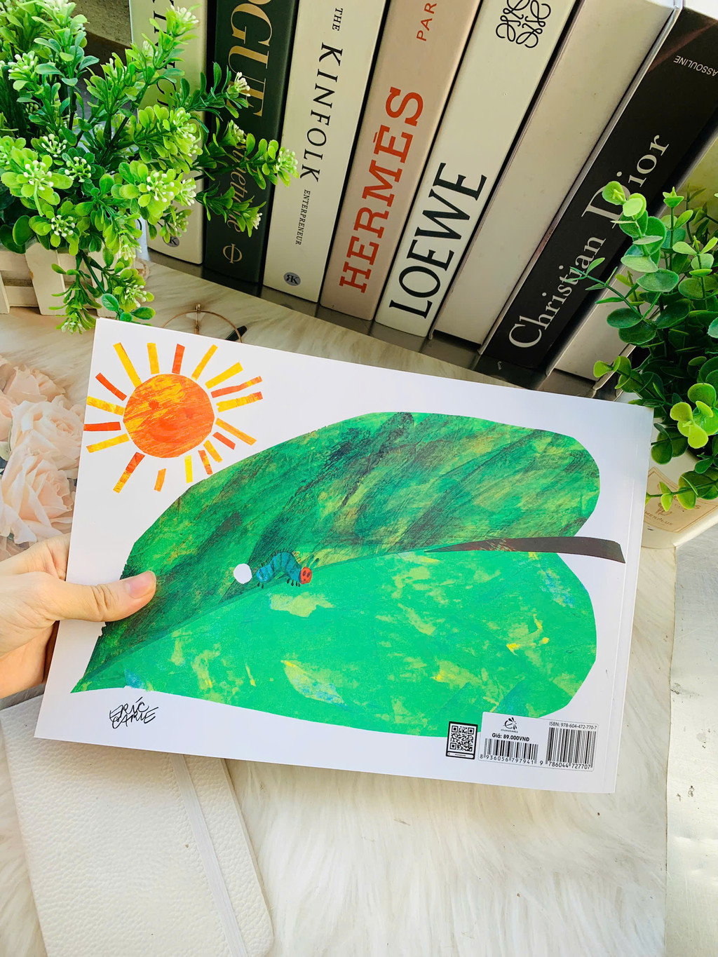 The Very Hungry Caterpillar (Bilingual Picture Book) | Shopee Philippines